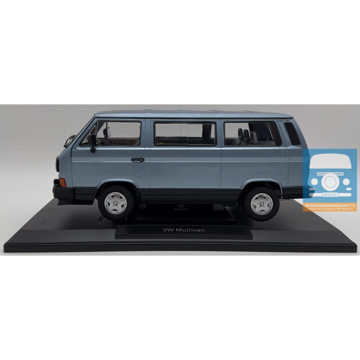 VW Multivan 1990 light blue metalic 1:18 - VW T2 Bus Bulli - Webshop ...